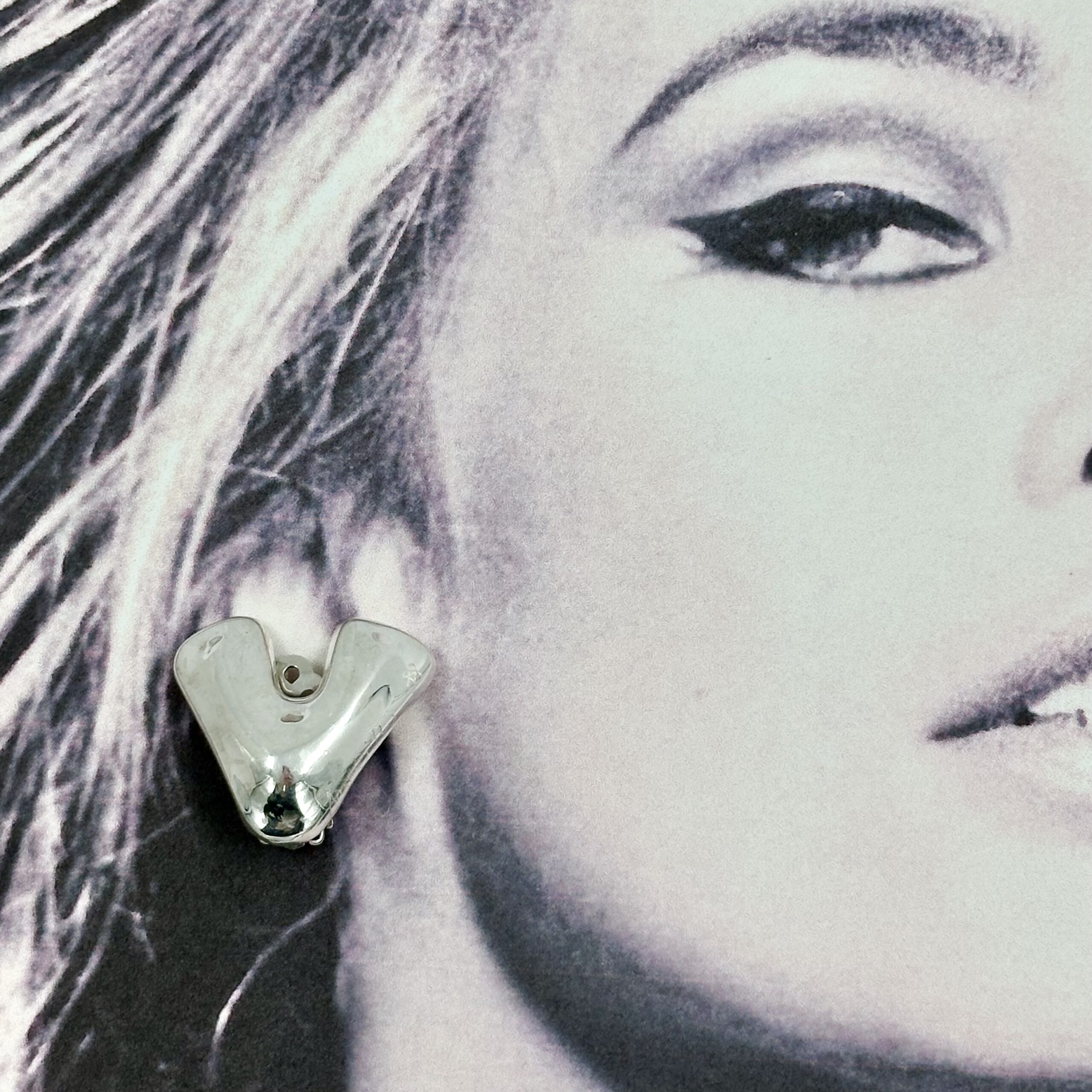 Robert Lee Morris Silver Sculpted V Earrings | Robert Lee Morris Gallery