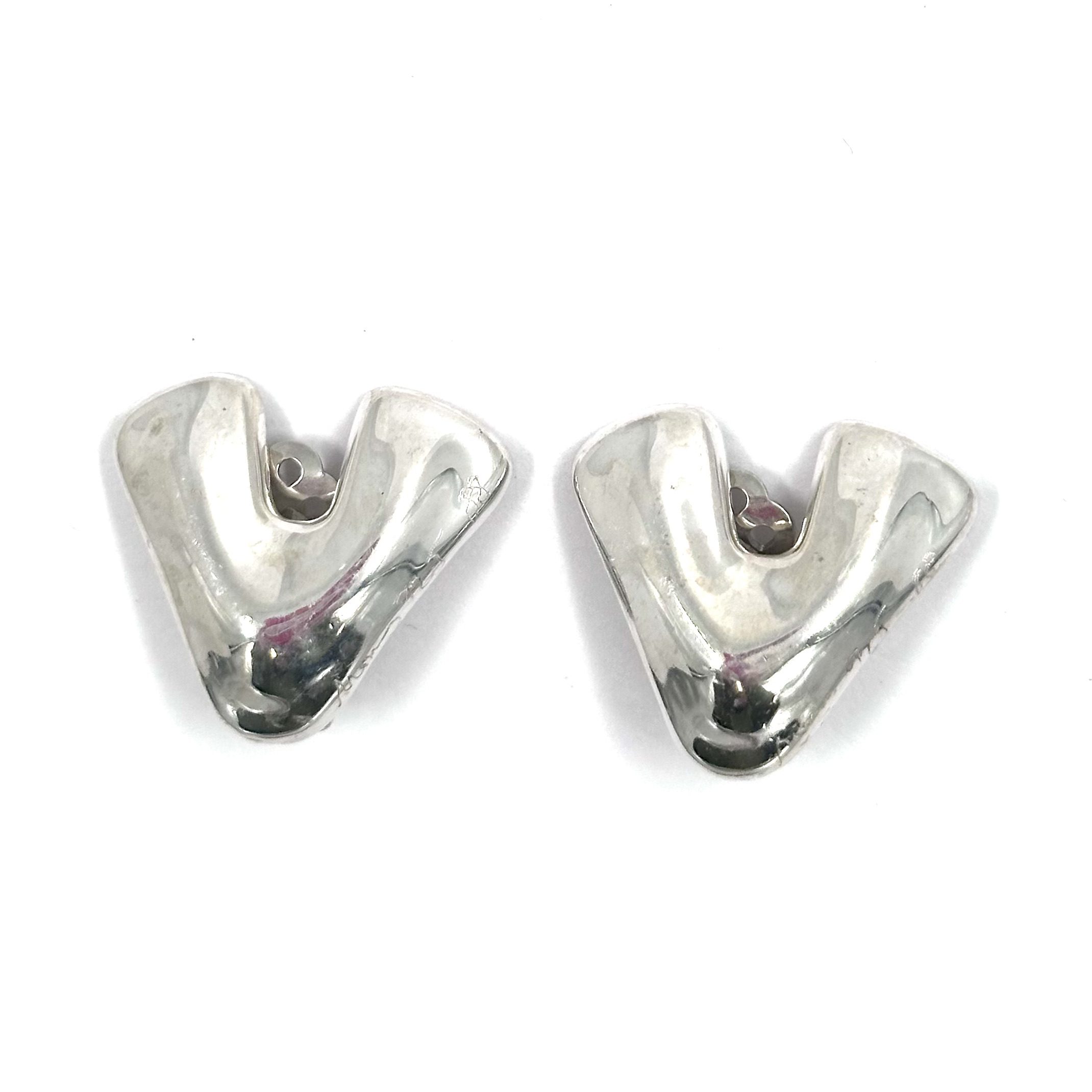 Robert Lee Morris Silver Sculpted V Earrings | Robert Lee Morris Gallery