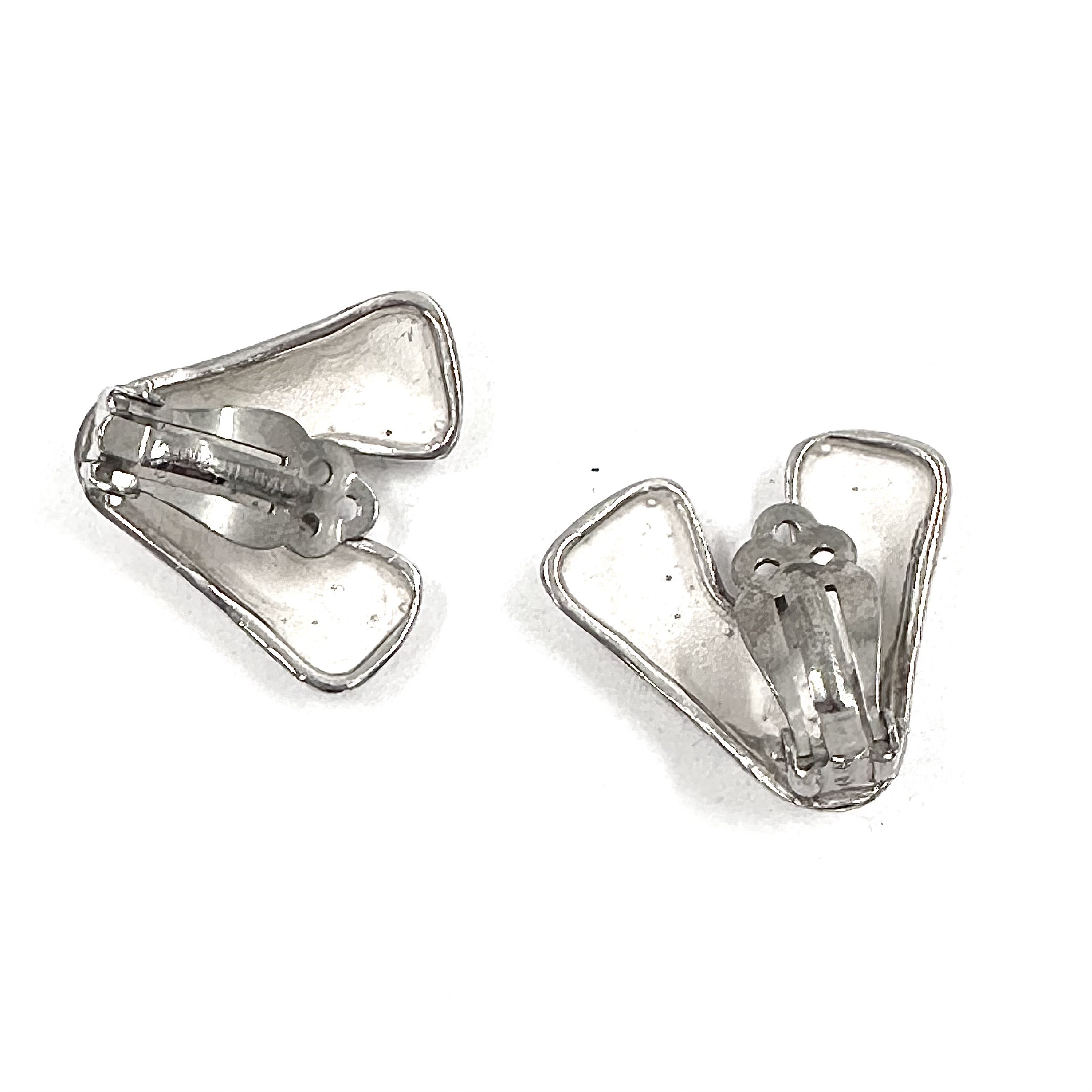 Robert Lee Morris Silver Sculpted V Earrings | Robert Lee Morris Gallery